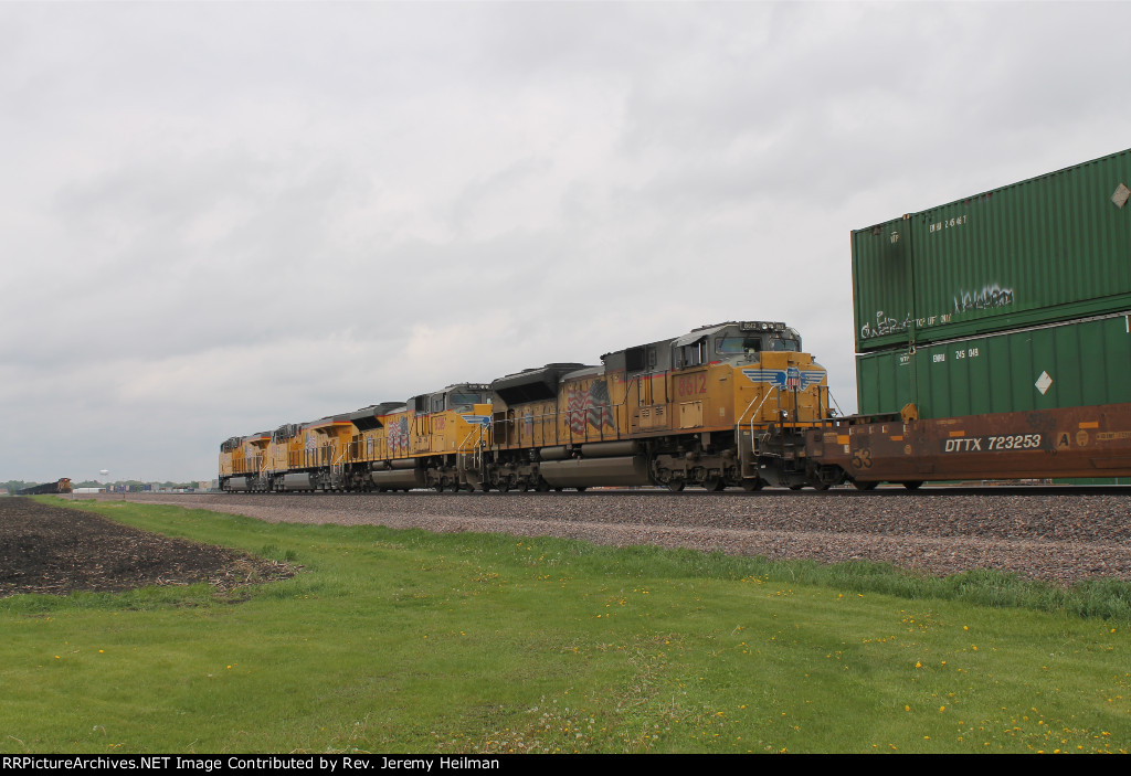 UP 8157 & others (4)